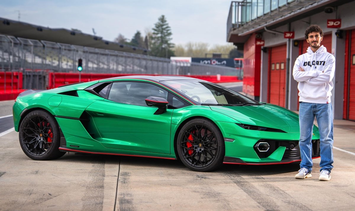 Lamborghini Temerario in the hands of a MotoGP champion - Carniacs.com